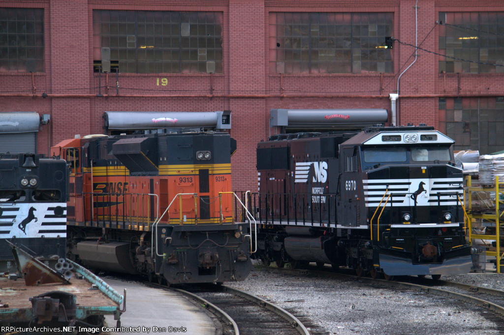 BNSF 9313 and NS 6970